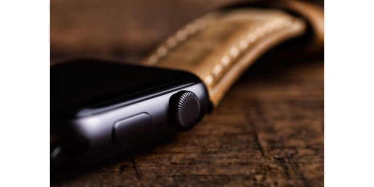 Apple Watch Lights Up At Night: 4 Fixes | WhatsaByte
