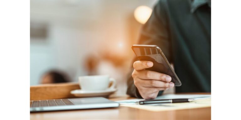 Why Do Texts Say “Sorry This Service is Not Available”? | WhatsaByte