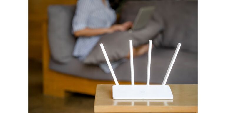 Router vs. Repeater: Every Difference Explained | WhatsaByte