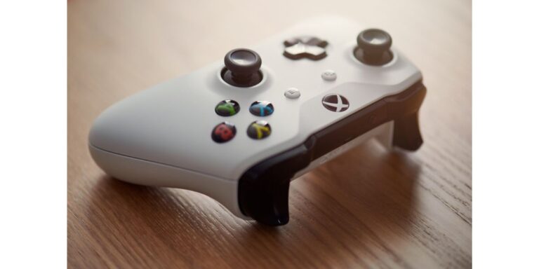 Why Does My Xbox Controller Feel Delayed? (Solved) | WhatsaByte