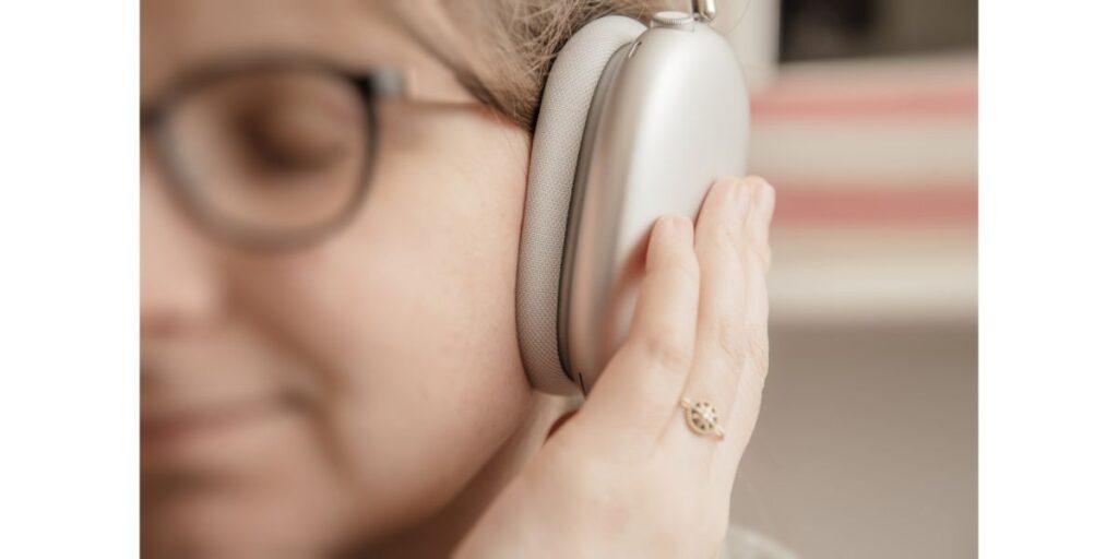 Head Undetected by AirPods Max? 4 Key Solutions | WhatsaByte