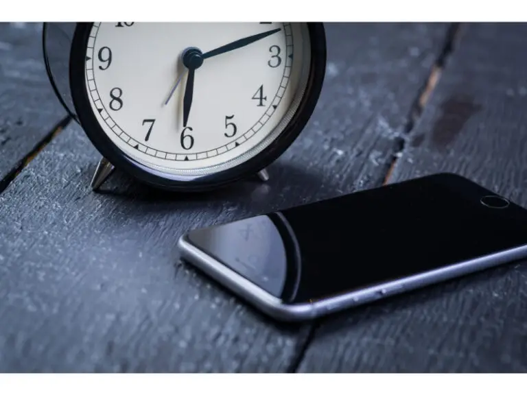 How Many Alarms Can You Set On The iPhone? (Solved) | WhatsaByte