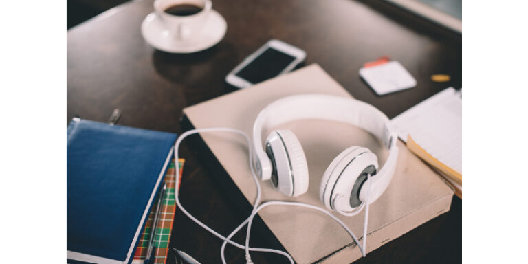 Why Do My Headphones Hurt the Top of My Head? (Explained) | WhatsaByte